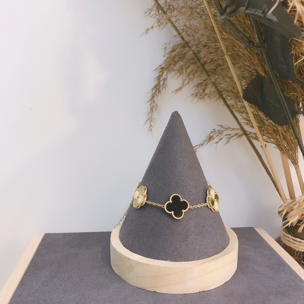 สร้อยข้อมือ Van Cleef & Arpels แบบสบาย ๆ กําไลข้อมือที่ละเอียดอ่อนโลโก้ ...