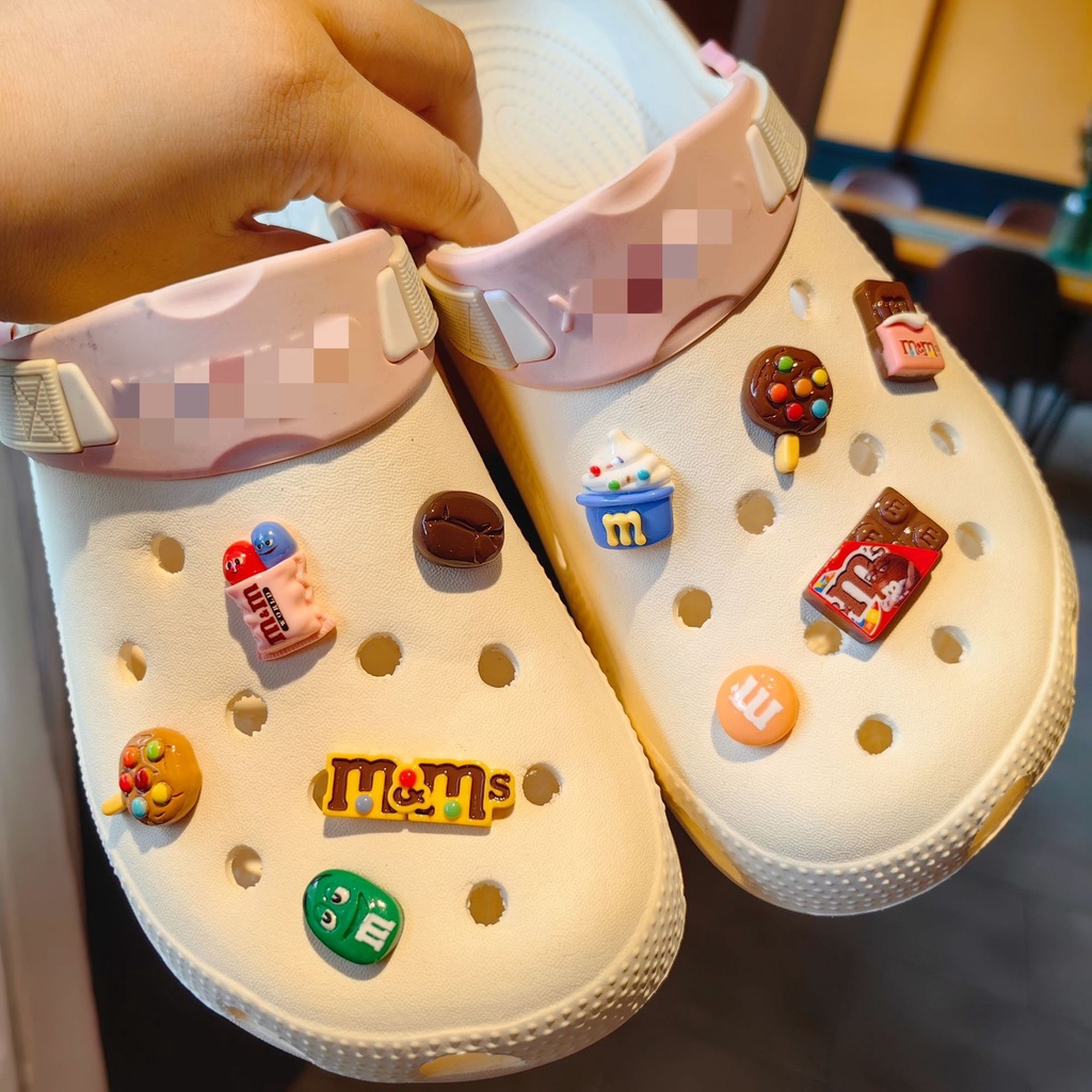 การ์ตูนช็อกโกแลต Croc Pin M&M Beans Jibbitz Letter Ice Cream Jibitz ...