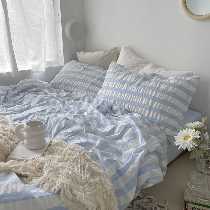 [Ten Beans] ชุดเครื่องนอน ผ้าปูที่นอน ปลอกหมอน ผ้าห่ม ลายทาง สีฟ้าครีม ...