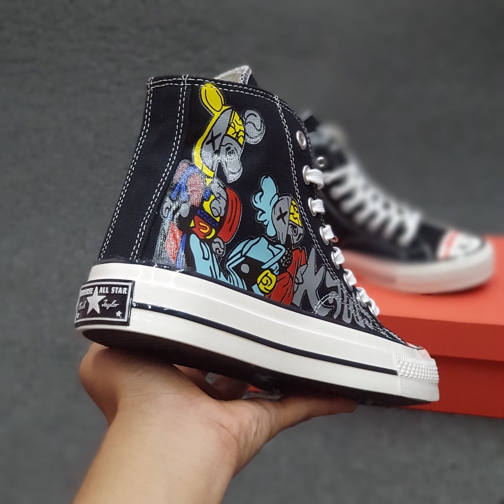 Sepatu CONVERSE 70S HIGH X KAWS COMPANION CHUCK TAYLOR สีดำสีขาวคุณภาพ ...