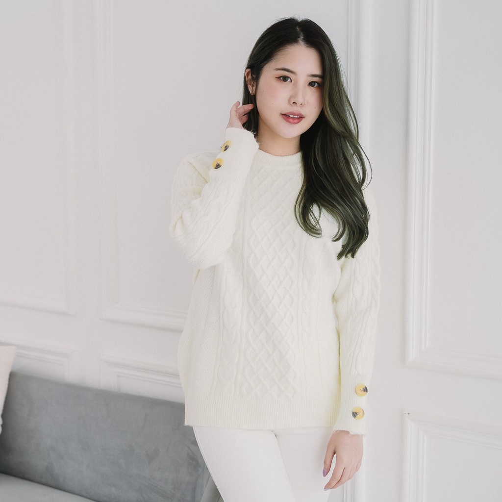 SNOWCOVER - SC132 Rocky Sweater เสื้อไหมพรมผสมวูลคอกลม ตกแต่งกระดุม 2 ...
