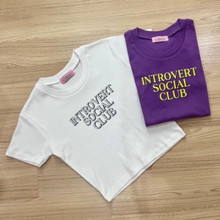 เสื้อยืดครอปตัวสั้นสายฝอ Meeer สกรีนลาย "Introvert Social Club ...