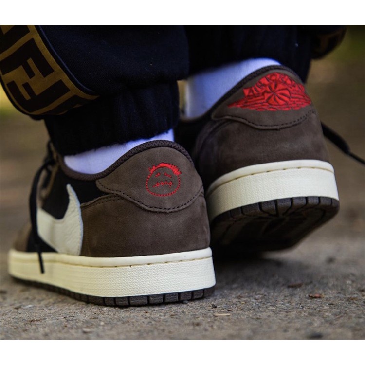 J1 x Travis Scott jordan บาสเก็ตบอลทรงต่ำสำหรับผ้าใบผู้ชายพร้อมกล่องถุง ...