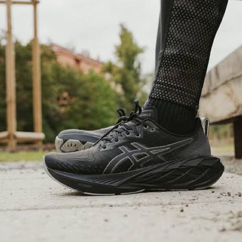 รองเท้าวิ่ง ASICS NovaBlast 4 ‘BLACK’ (M10.5US) | Shopee Thailand