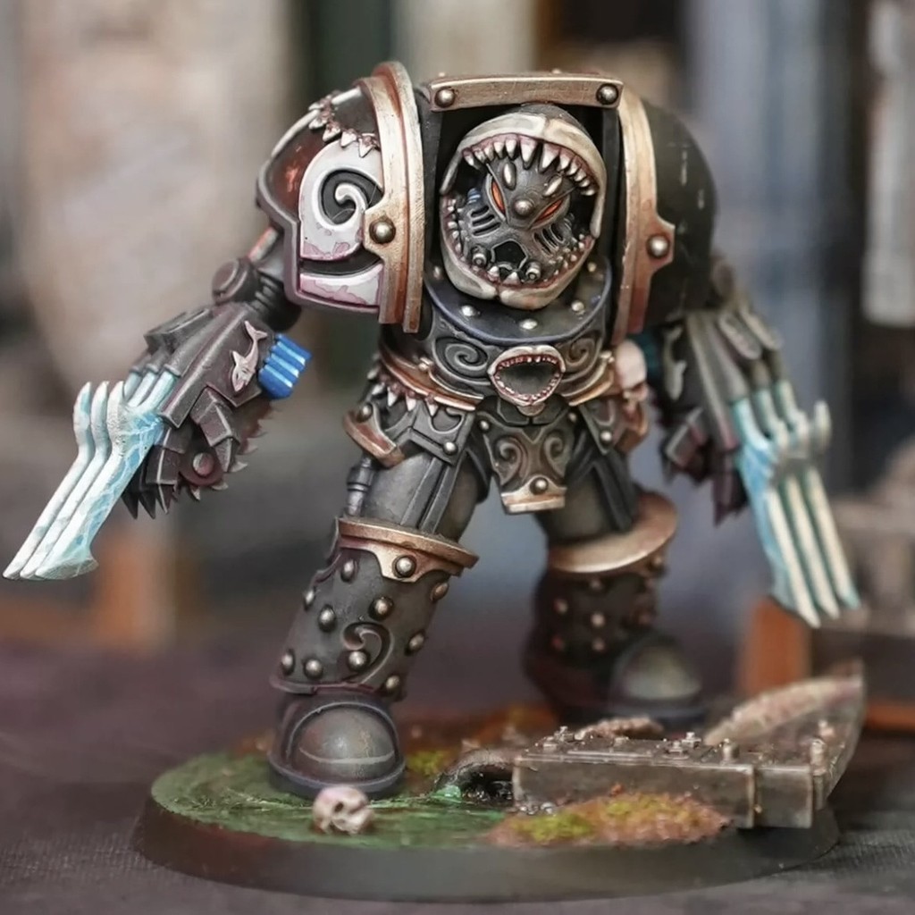 โมเดลเรซินพิมพ์ Warhammer 40k Shark Predator Chapter Dual Chain Axe ...