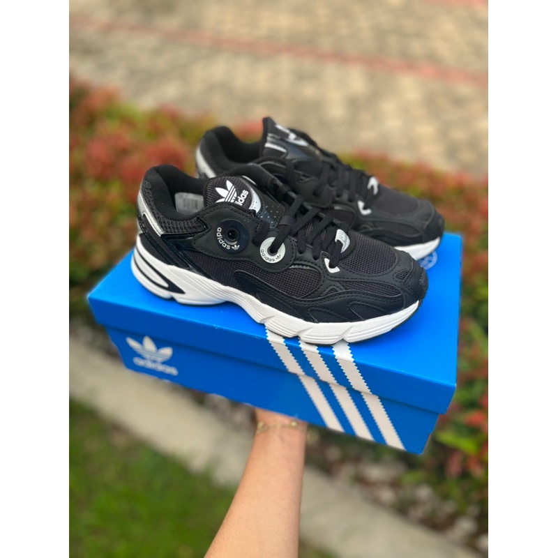Adidas 40% adidas ORIGINALS Astir Shoes Jennie Blackpink Black | Shopee ...