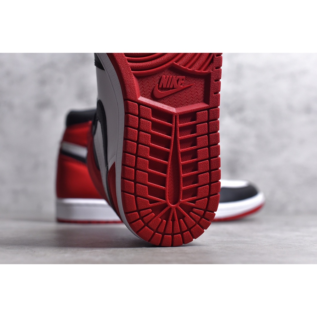 Nike Authentic Air Jordan AJ1 High Satin"Black Toe" วินเทจสบาย ๆ สวมใส่ ...