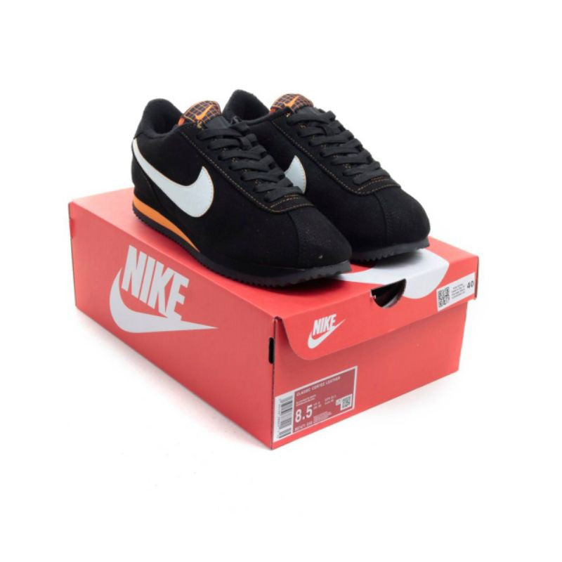 รองเท้าผ้าใบ Nike Buckleeet Cortez Classics Day Of The Dead สีดำ AFJO ...