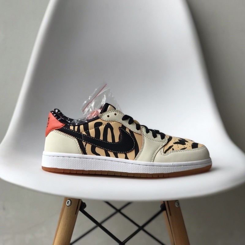 รองเท้าผ้าใบ air jordan 1 low year of the Tiger เป็นต้นฉบับ | Shopee ...