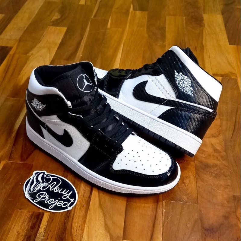 Air Jordan 1 Mid SE Asw หนังสิทธิบัตรคาร์บอนไฟเบอร์สีดำสีขาว เป็น ...