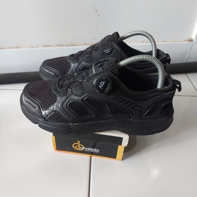 รองเท้า Aqu Wire Boa 40.5 สีดําเต็ม | Shopee Thailand