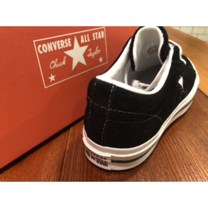 ♞Original CONVERSE ONE STAR PRO หนังนิ่ม สีดำและสีขาว หลอดต่ำ ดาว ย้อน ...