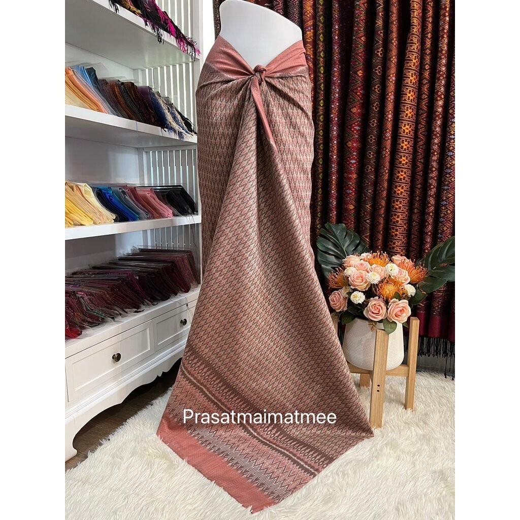 ซิ่น ผ้าไหมมัดหมี่ ไหมแท้ สีธรรมชาติ 5ตะกอ ขนาด1x2เมตร พื้นสีส้มอม ...