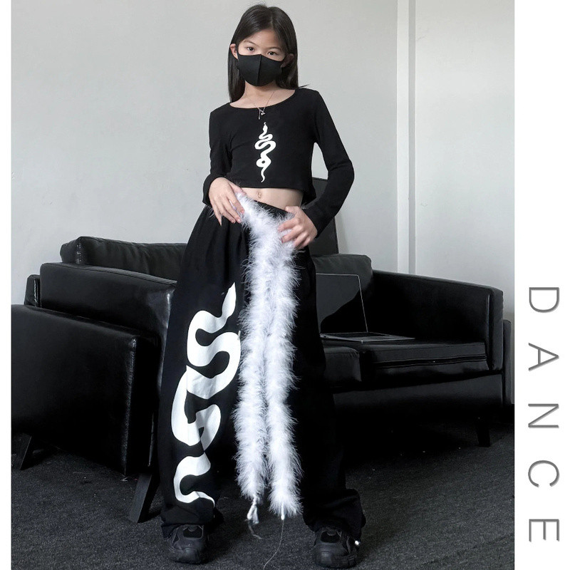 [KeDaYa] พร้อมส่ง กางเกงวอร์มลายงู เสื้อครอปแขนยาวเกาหลี เข็มขัดแต่งขน ...