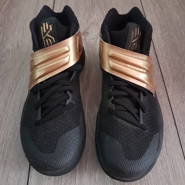 Nike ID Kyrie 2 Gold/Black ไซส์ 41 มือสอง แฟชั่น | Shopee Thailand