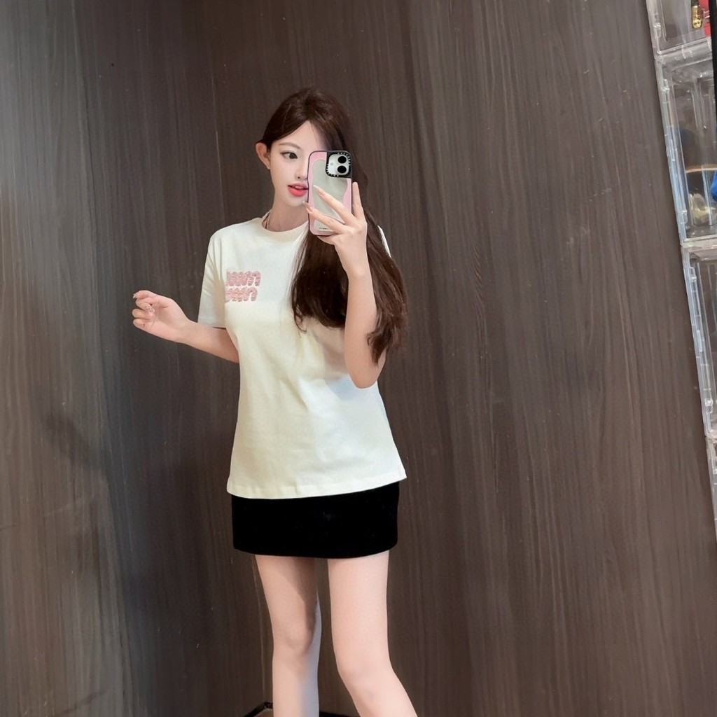 ดีไซน์ตกแต่งตัวอักษรคริสตัล Rhinestone Miu เสื้อยืดแขนสั้นคอกลม 2025 ...