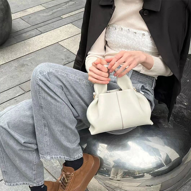 Polene dumpling bag หนังวัว กระเป๋าสะพายข้าง แฟชั่นกระเป๋าผู้หญิง ...