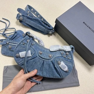 เสื้อ balenciaga ของแท้ ราคาพิเศษ | ซื้อออนไลน์ที่ Shopee เสื้อ balenciaga ของแท้ ราคาพิเศษ | ซื้อออนไลน์ที่ Shopee