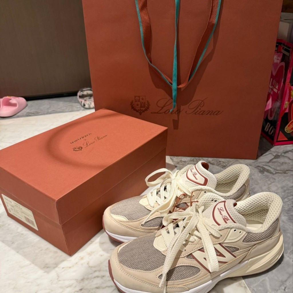 Loro Piana N Word B Word Collaboration 990V & 6 สวมใส่สบาย EA6T ในทุก ...
