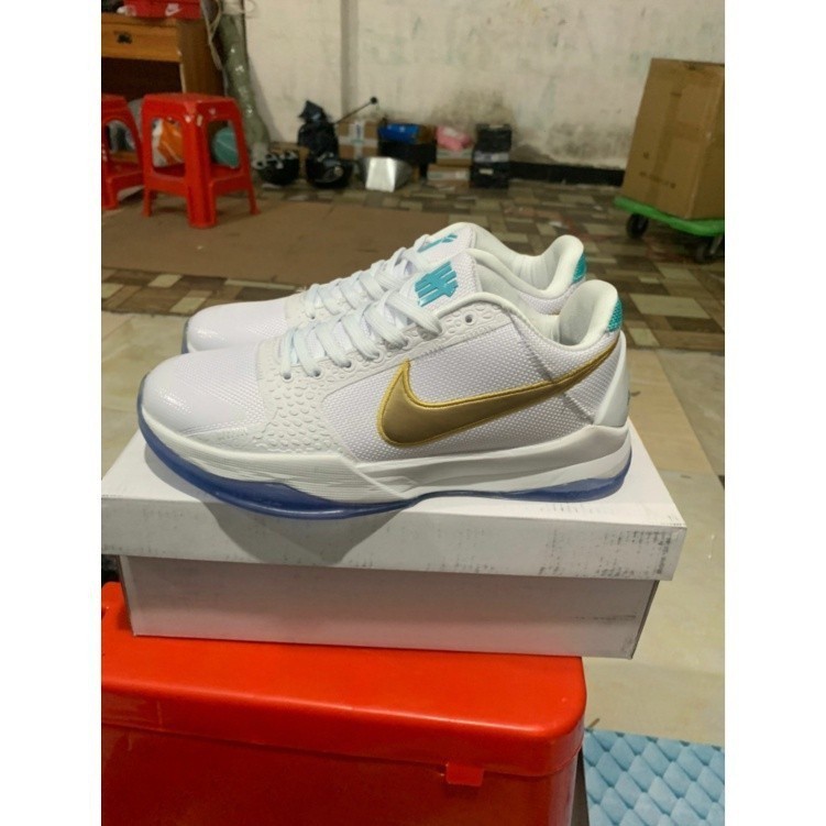 Mq35 ใหม่ รองเท้าผ้าใบบาสเก็ตบอล N-i-k-e Air Zoom Turbo Kobe 5 สีขาว ...