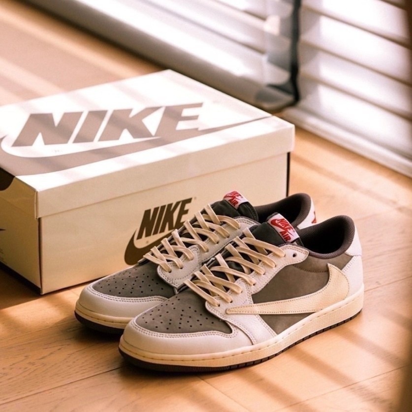 มะนิลา Travis Scott x J ----- Ordan Air 1 low Retro รองเท้าผ้าใบ "Sail ...
