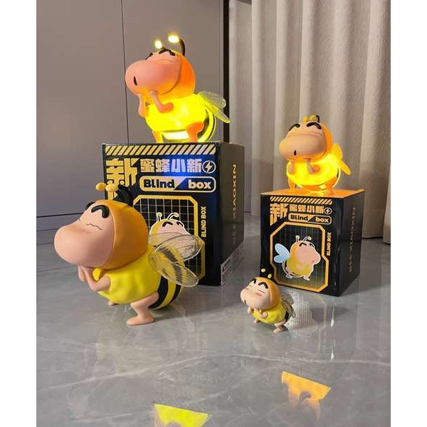 โมเดลชินจัง ชินจัง Squinting Bee Shin-Chan Crayon Shin-Chan รูปตุ๊กตา ...