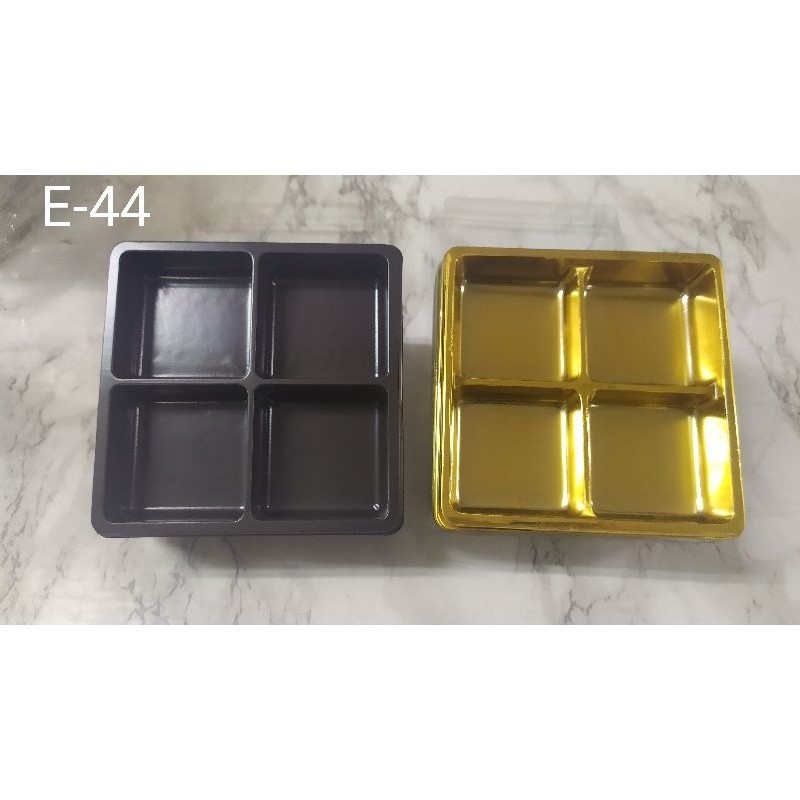 กล่อง 4 ช่อง E44 (10ชุด) กล่องใส่วุ้น บราวนี่ ขนมเปี๊ย แพคละ 10 ชุด XX016 ฐานทอง น้ำตาล ขาว ...