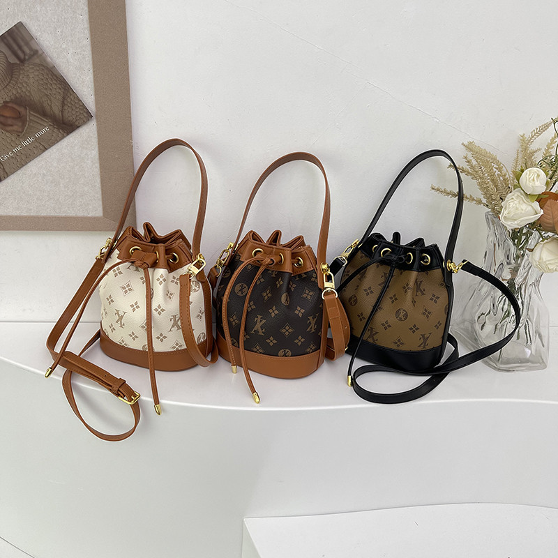 Pu Drawstring Drawstring กระเป ๋ าสะพายสุภาพสตรีแฟชั ่ นเกาหลีหลายชั ้ ...