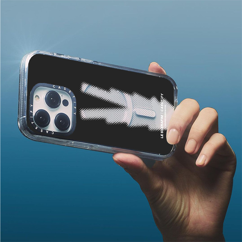 Casetify X LE SSERAFIM EASY โลโก้-สีดํากรณีแม่เหล็กดูดอะคริลิคใสกลับ ...