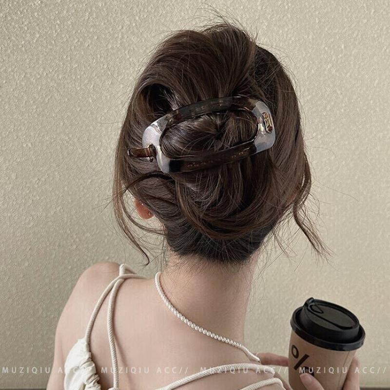 Minimalist temperament, elliptical hair clip, female high beauty, back ...