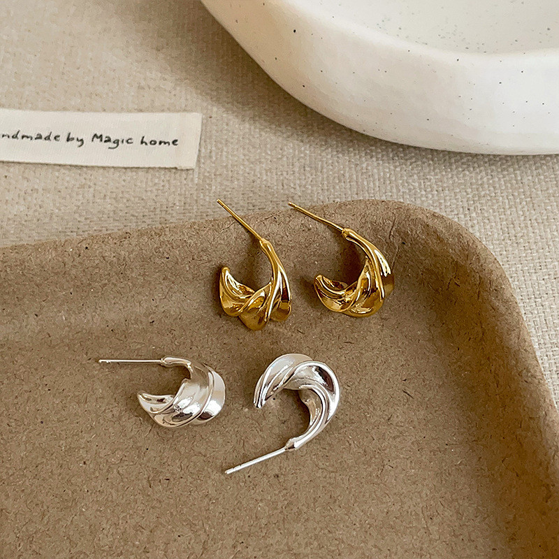 Metal Cool Scenery Glossy Twisted C-Hoop ต่างหูหญิง Niche Design รู้สึกเฉพาะแฟชั่น All-Match ...