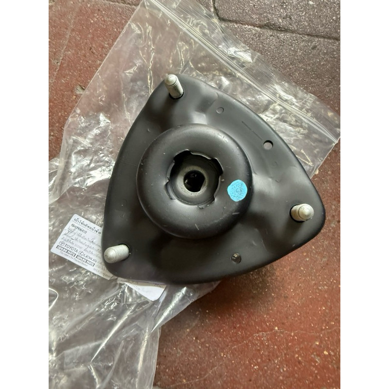 ยางเบ้าโช๊คหน้า Toyota camry asv70 acv70 ปี2018-2025 อะไหล่แท้ราคาตัวละ ...