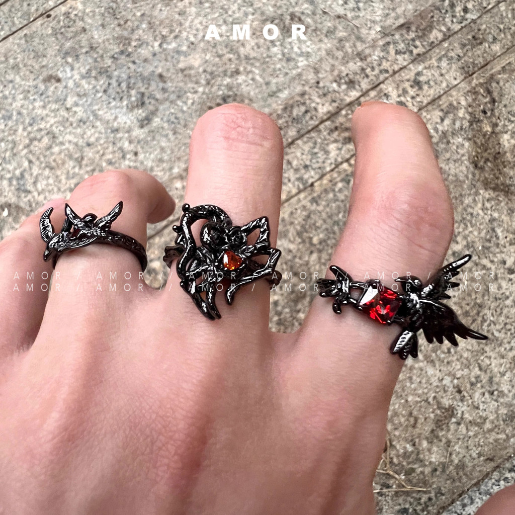 Crow Dark Ruby Irregular Ring ดีไซน์เฉพาะตัว เครื่องประดับระดับไฮเอน ...