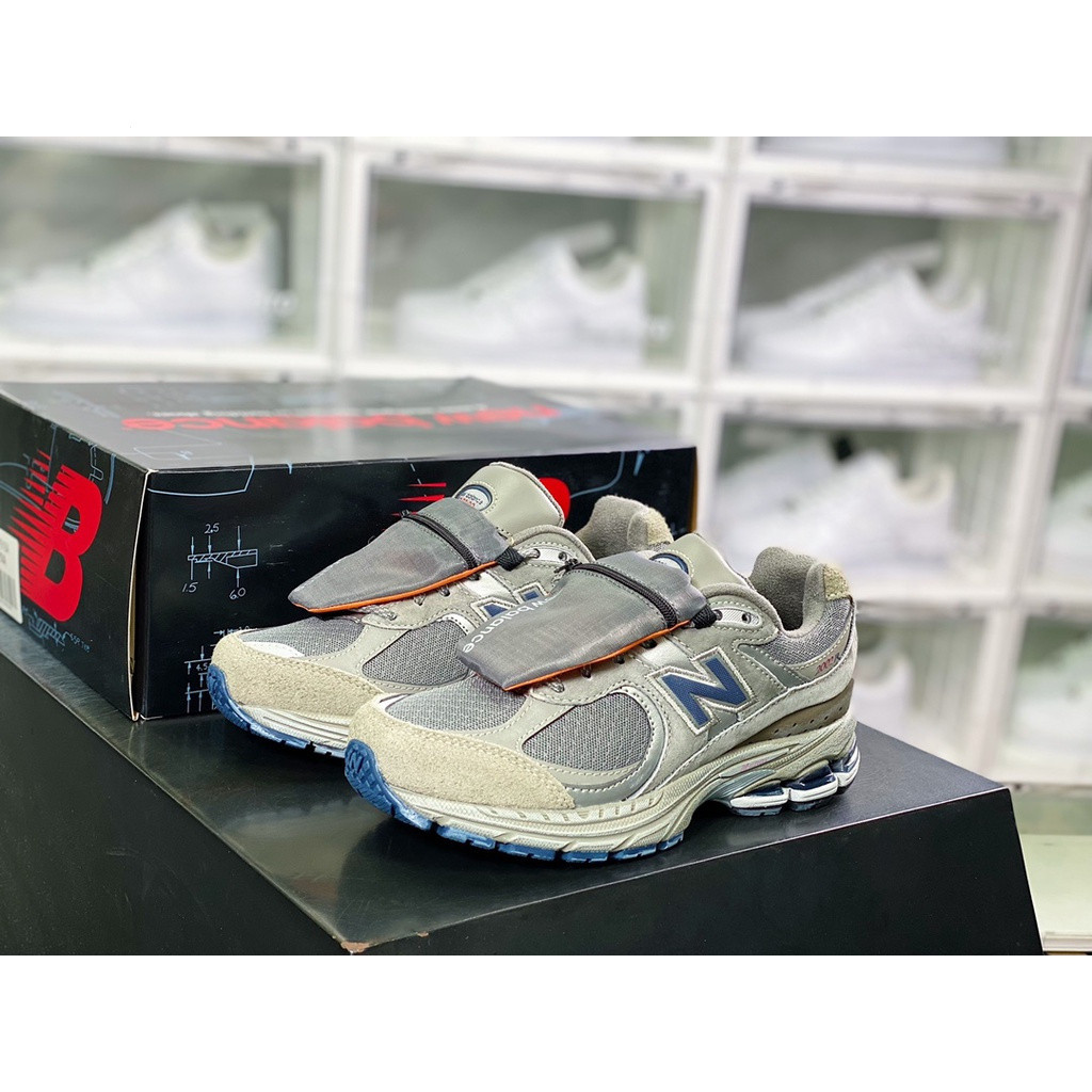 รองเท้าวิ่ง New Balance 2002R สีเทาและน้ำตาล กระเป๋าแบบสบาย สำหรับ ...