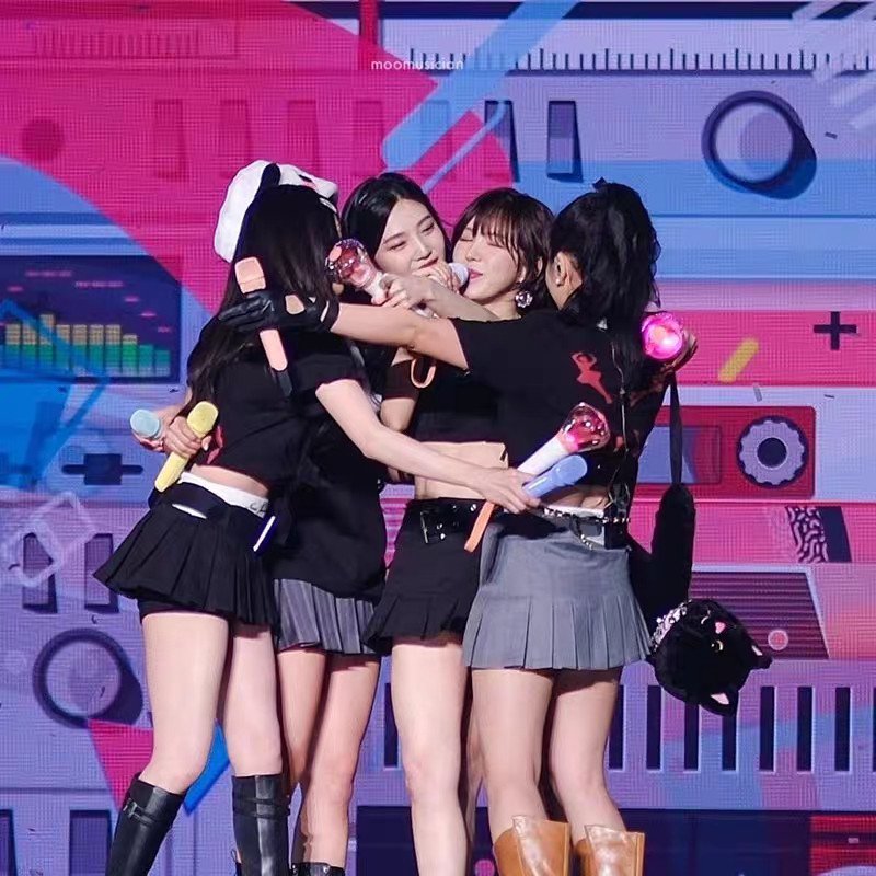 ใหม่ เสื้อยืด Pre เสื้อคอนเสิร์ต Red velvet R to V S-5XL | Shopee Thailand