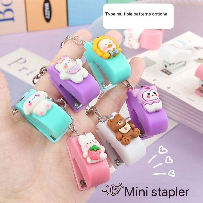 คลังสินค้าพร้อม2 pcs Mini Staplers Creative การ์ตูนน่ารักแบบพกพาพวง ...