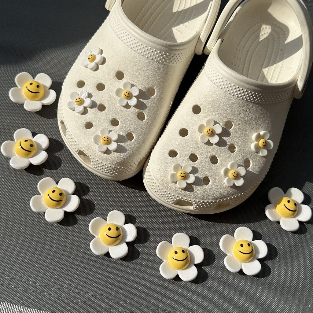 Ins ดอกไม้ดอกทานตะวัน Smile Daisy Jibbitz สําหรับ Crocs สาว Charm ปุ่ม ...