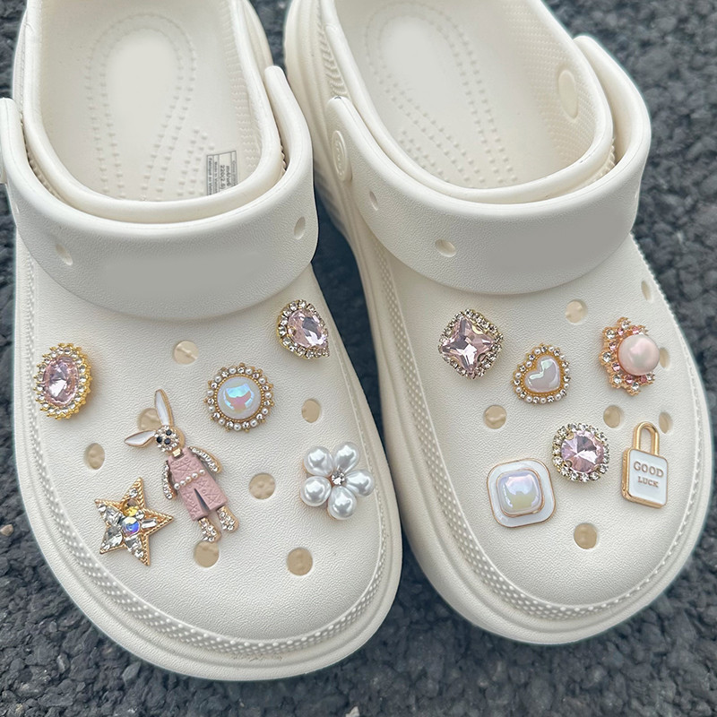 Alice Rabbit Premium Rhinestones รองเท้า Croc Charms ชุดเครื่องประดับ ...