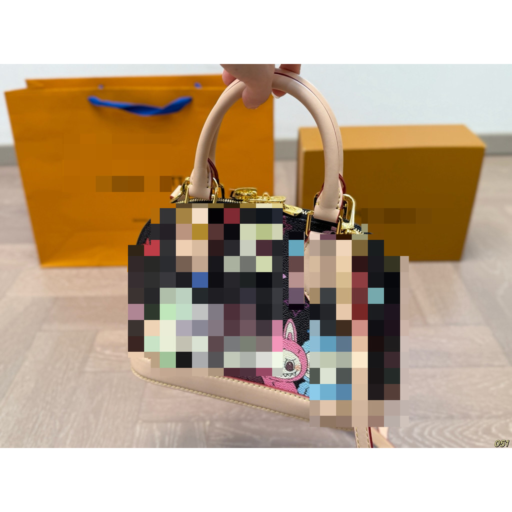 L- New Labobo Graffiti Alma Womens Hand-held Crossbody Bag (พร้อมกล่อง ...