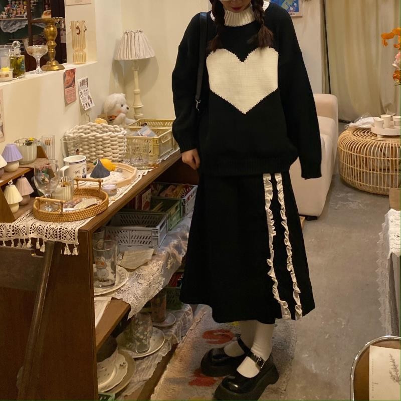 [Set] Spring Autumn Sweetheart Black White Love Sweater + กระโปรงขอบหู ...
