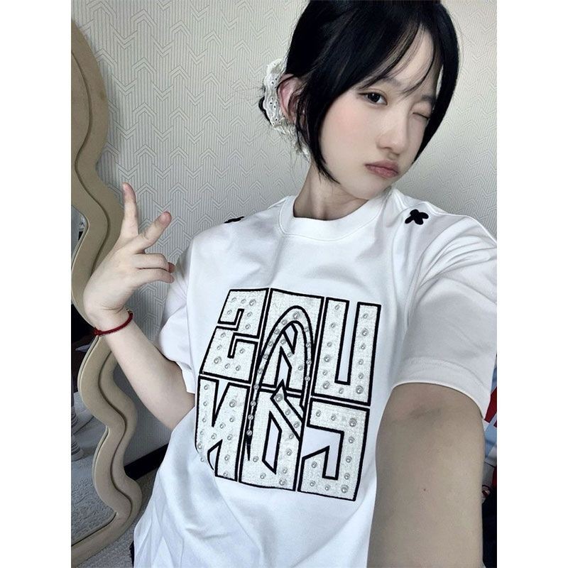 เสื้อยืดผู้หญิง Happy Me สไตล์แฟชั่น ผ้าฝ้าย 220g มีลายปัก Appliqué และตัวอักษรลูกปัด พร้อม ...