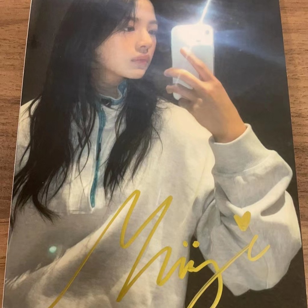 Newjeans Kim Min Chi MINJI Signature Photo Ready Stock 2024,8,30 ...