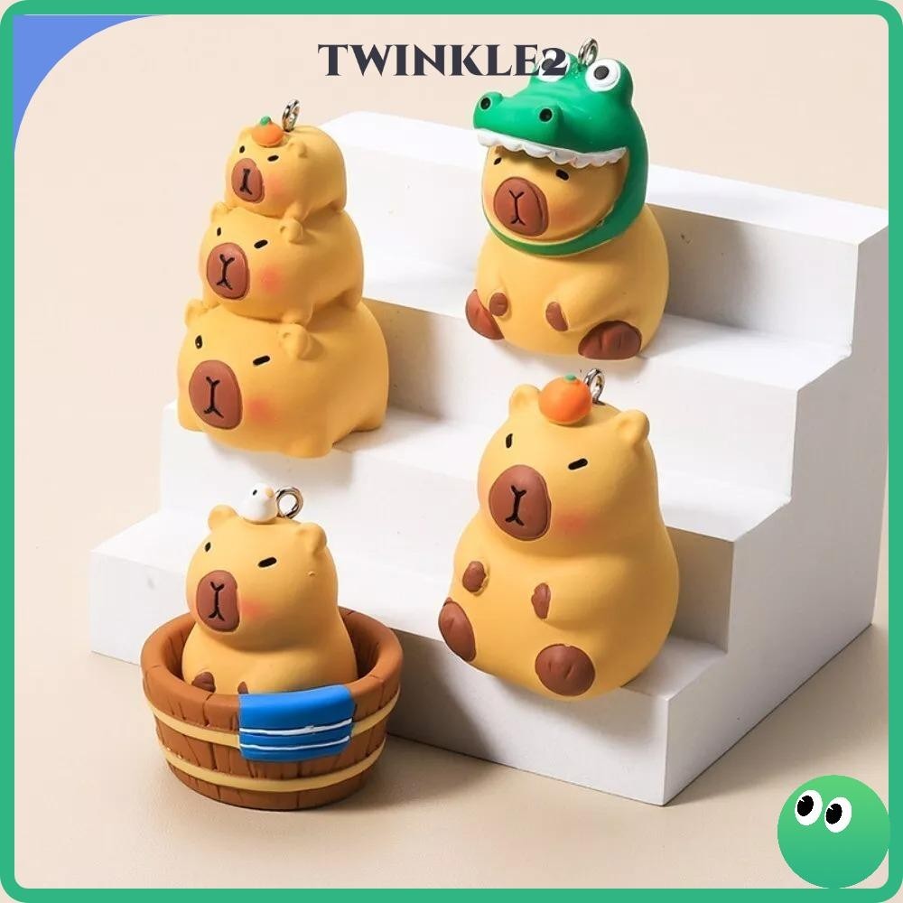 พวงกุญแจ TWINKLE, พวงกุญแจ Capybara สร้างสรรค์ตลก, ตุ๊กตาพวงกุญแจการ์ตูนของขวัญหมวกจระเข้ ...
