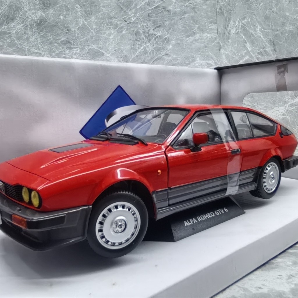 Solid 1/18 Alpha Romeo GTV 6 รถรุ่นโลหะผสมเปิดประตูได้ Steerable ของ ...