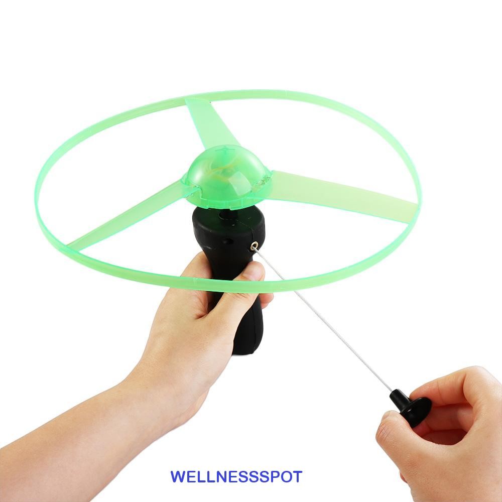 Wellnessspot LED Flying UFO Illuminated ความสนใจสนุกของเล่นกลางแจ้ง ...