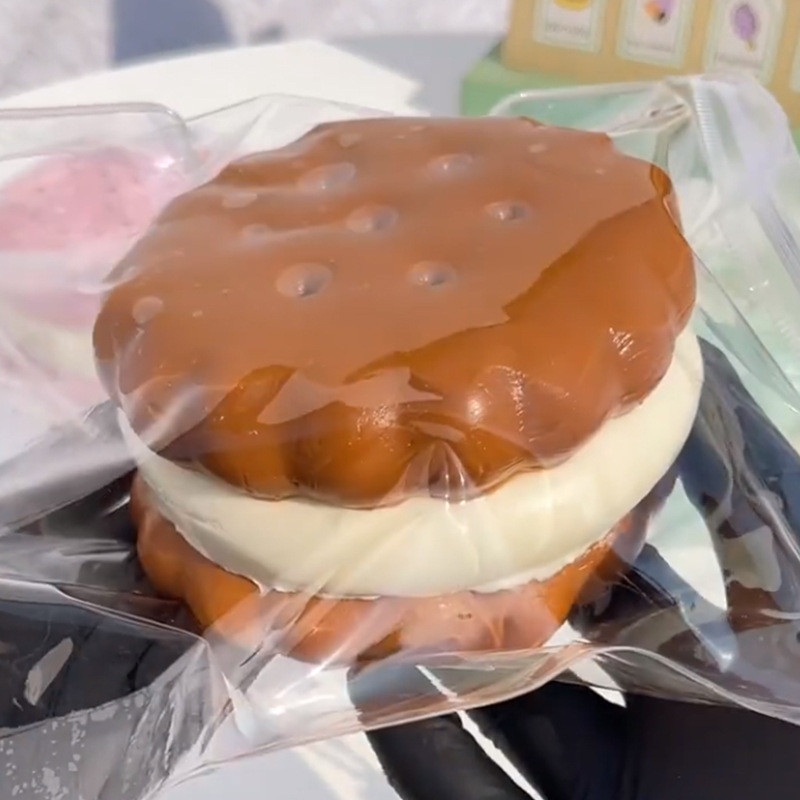 ของเล่นบีบอัด สกุชชี่ Squishy คลายเครียด คุกกี้แซนวิชช็อคโกแลตจําลอง ...