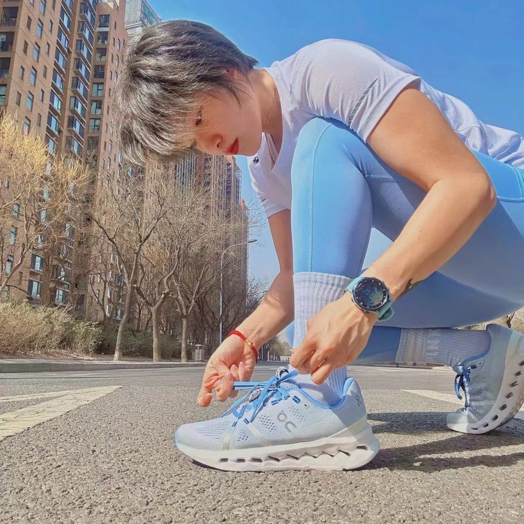 รองเท้าวิ่ง On Running On Cloud Cloudsurfer สำหรับผู้ชายและผู้หญิง ...