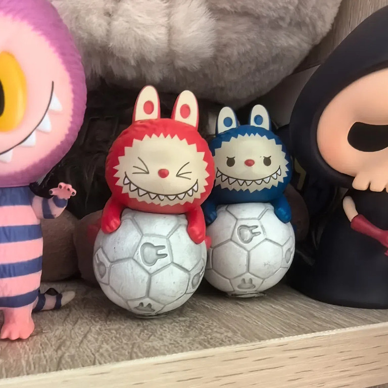 [UK Limited] Labubu Football Cute Particles Labubu Holding Football ...