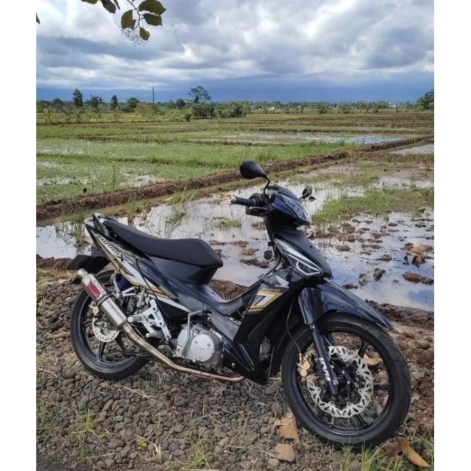 Striping Supra x fi 2022 สติ๊กเกอร์สีดําทอง Lis original Honda Supra x ...