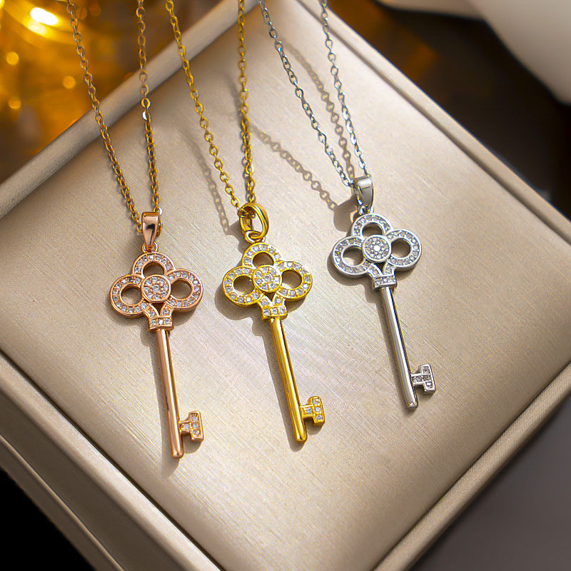 High-end Clover Key จี้ไทเทเนียมเหล็กสร้อยคอชุบ 18K Gold Light สไตล์ ...